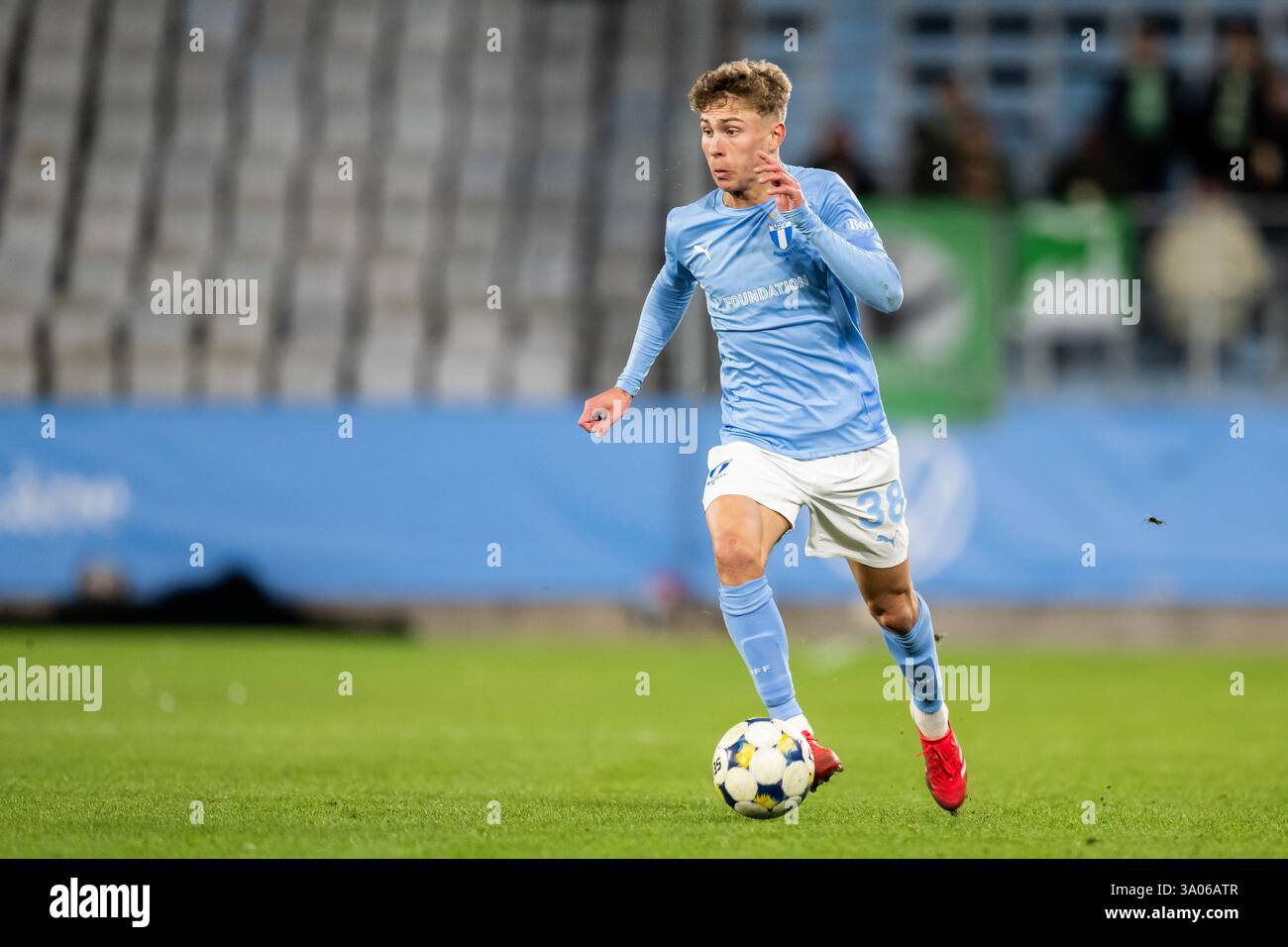 250302 Malmö FFs Hugo Bolin under fotbollsmatchen i Svenska Cupen ...