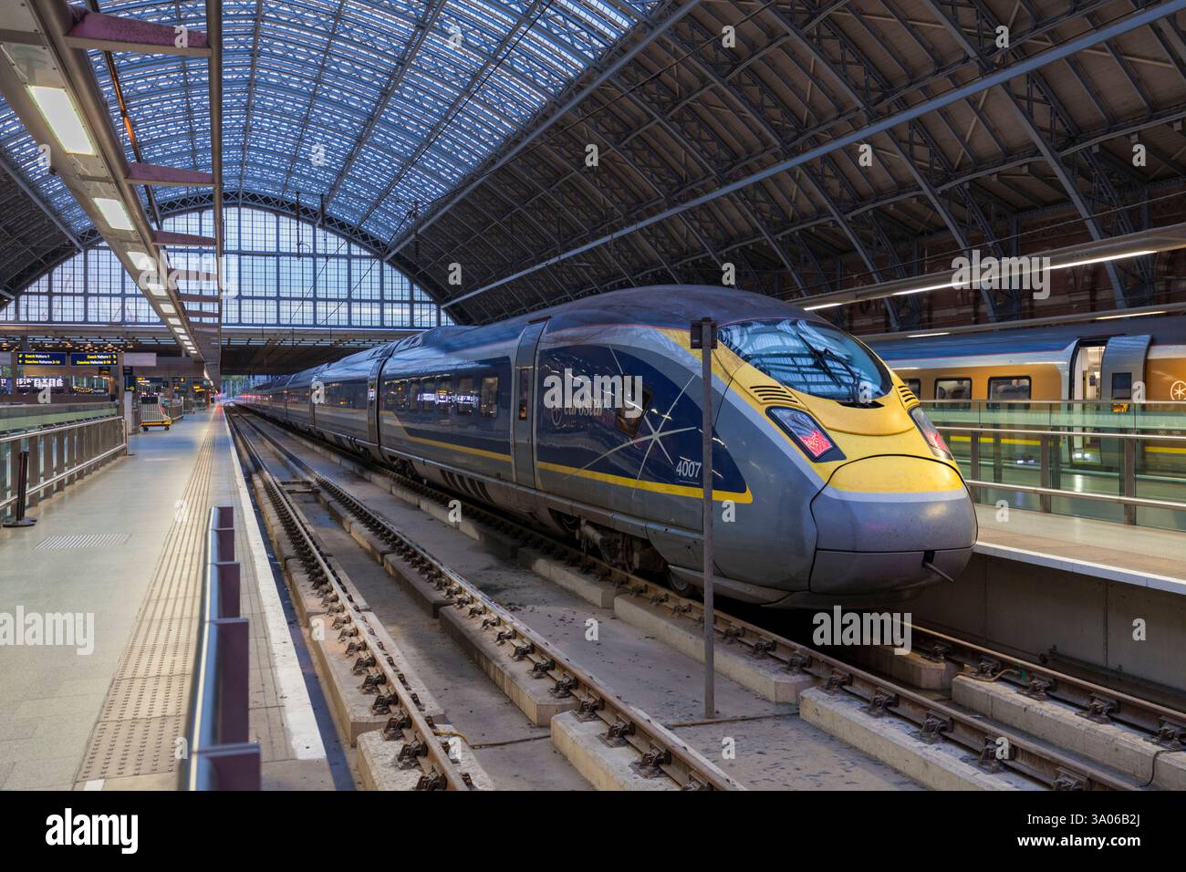 Eurostar Siemens class 374 e320 train at London St Pancras ...
