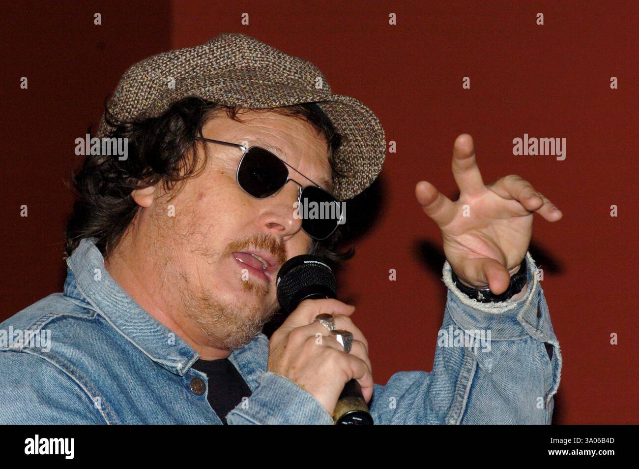 Zucchero fornaciari immagini 2004 hi-res stock photography and images ...