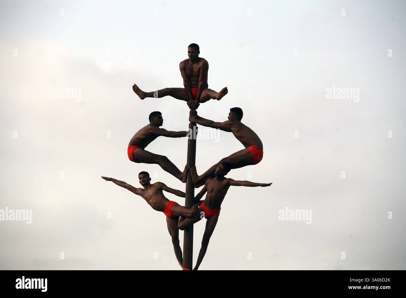 Police men performing Malkhamb Indian gymnastics on 1 May Maharashtra ...