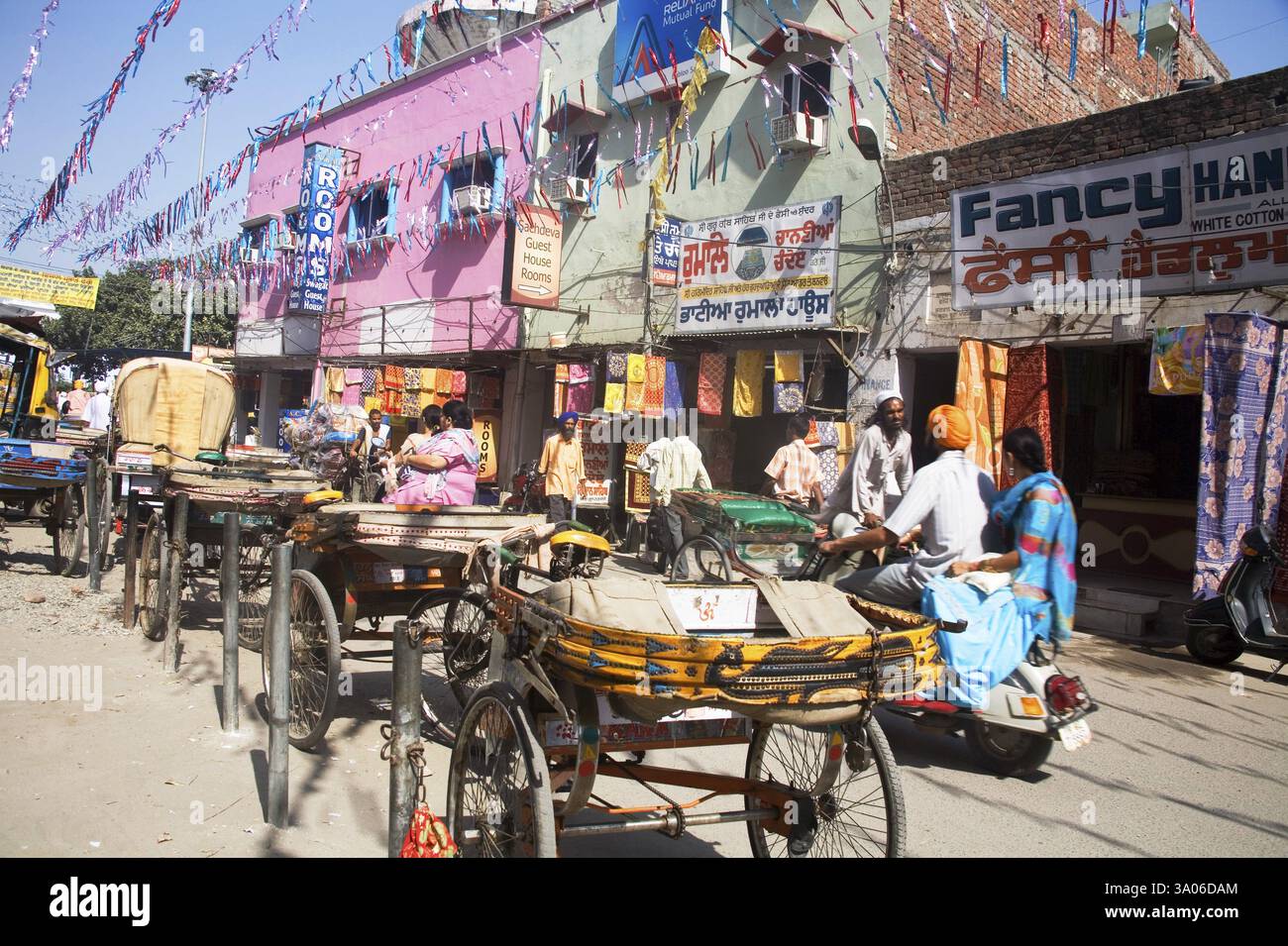 Cycle rickshaw outside Golden temple, Amritsar, Punjab, India, Asia ...