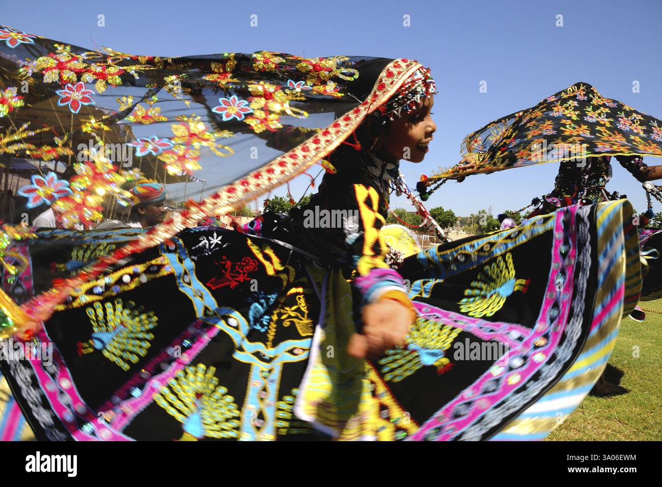 Kalbeliya folk dancers dancing at marwar festival, Jodhpur, Rajasthan ...