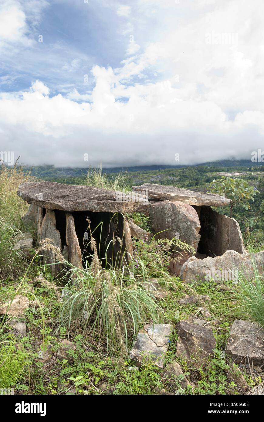 Megaliths south india hi-res stock photography and images - Alamy