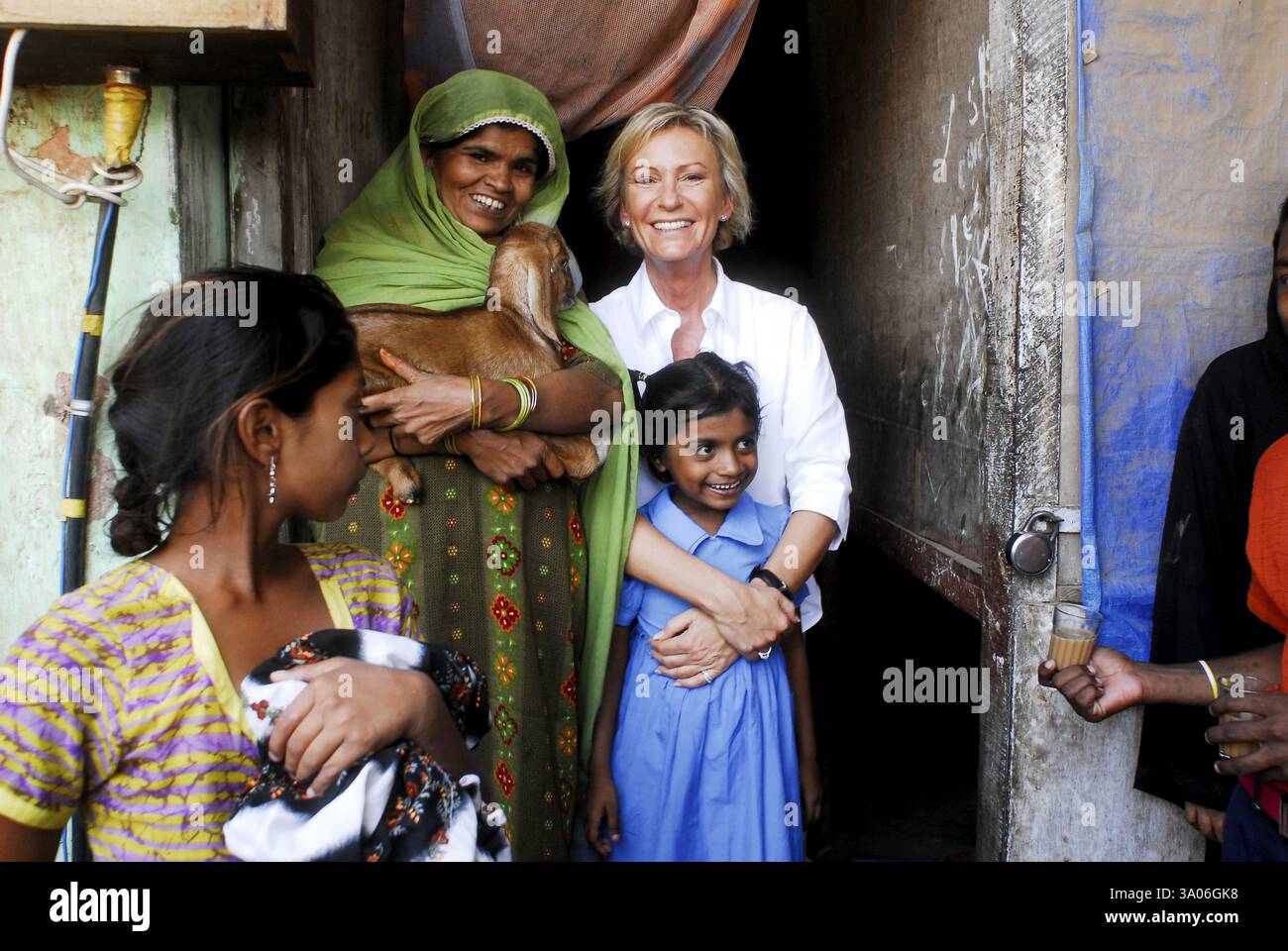 Amrae ngo nehru nagar golibar slum santacruz hi-res stock photography ...