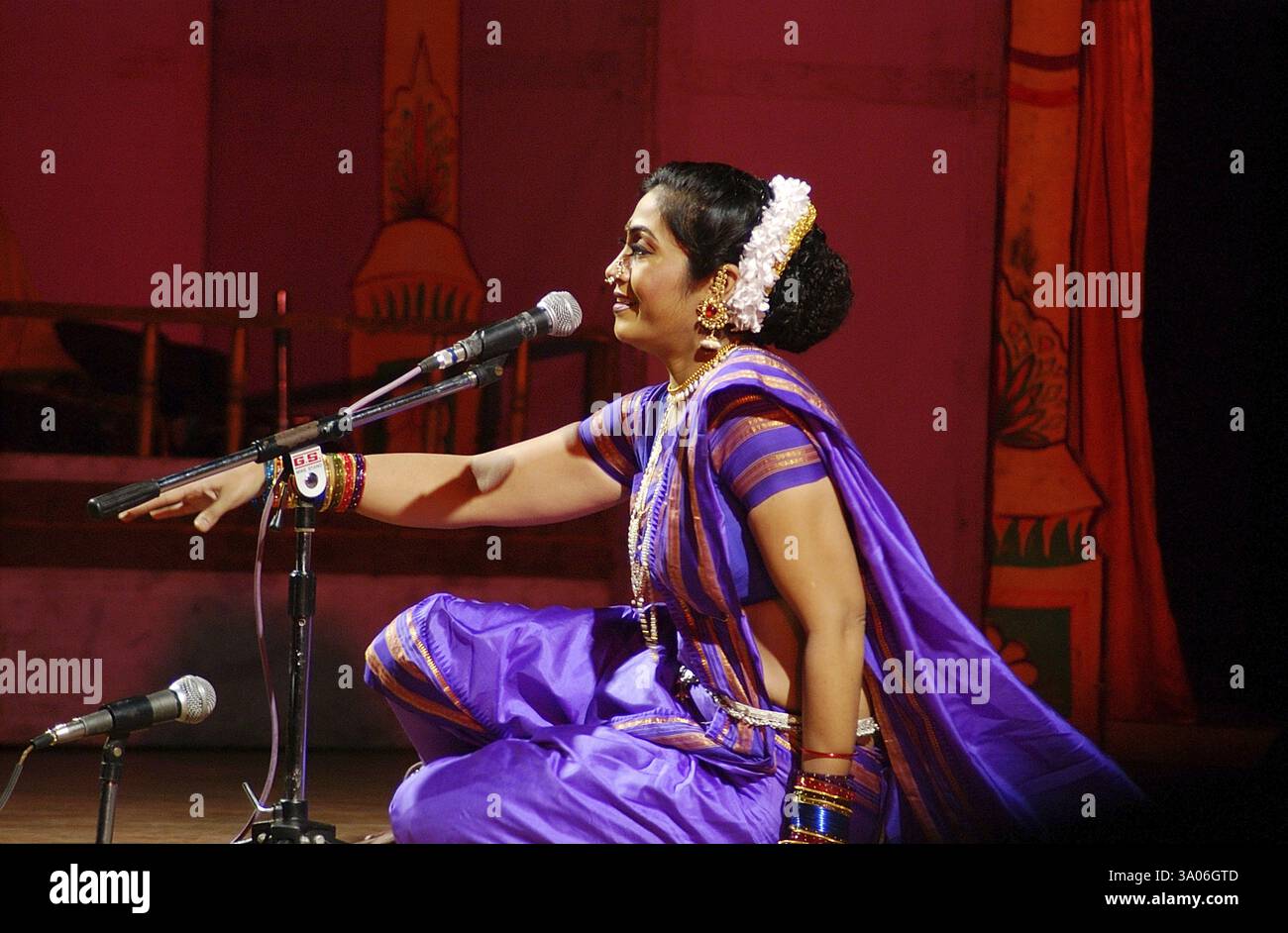 Lavni dance, traditional Maharashtrian dance Mumbai Bombay, Maharashtra ...