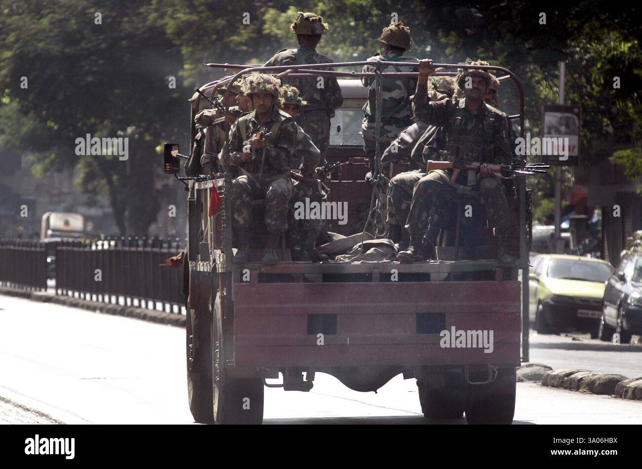 India indian army truck transport hi-res stock photography and images ...