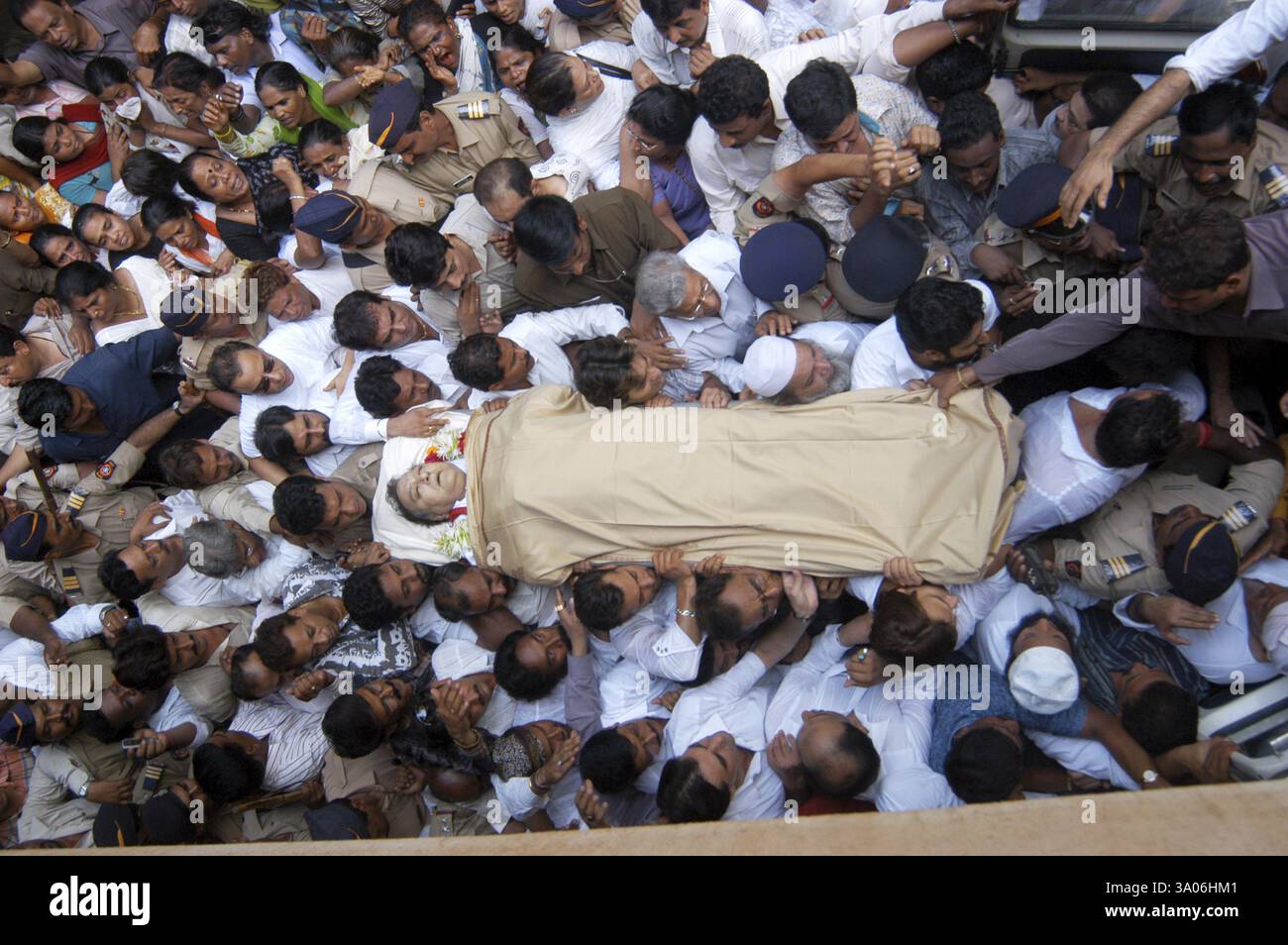People thronged to have last look of Sunil Dutt born as Balraj Dutt ...