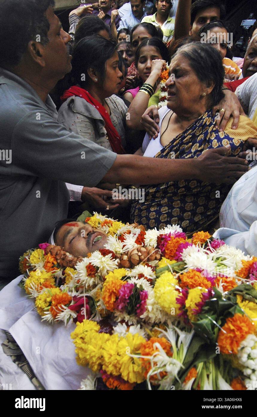 Mother bid farewell to her son encounter specialist Vijay Salaskar ...
