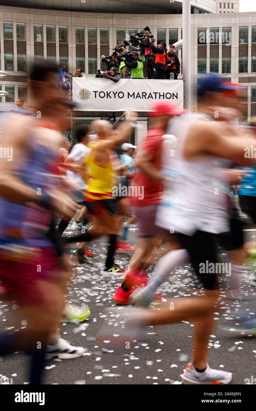 Tokyo, Japan. 2nd Mar, 2025. Runners start the Tokyo Marathon 2025 at ...