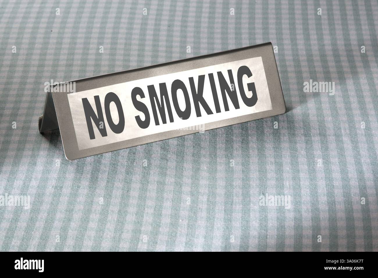 No vaping sign board hi-res stock photography and images - Alamy