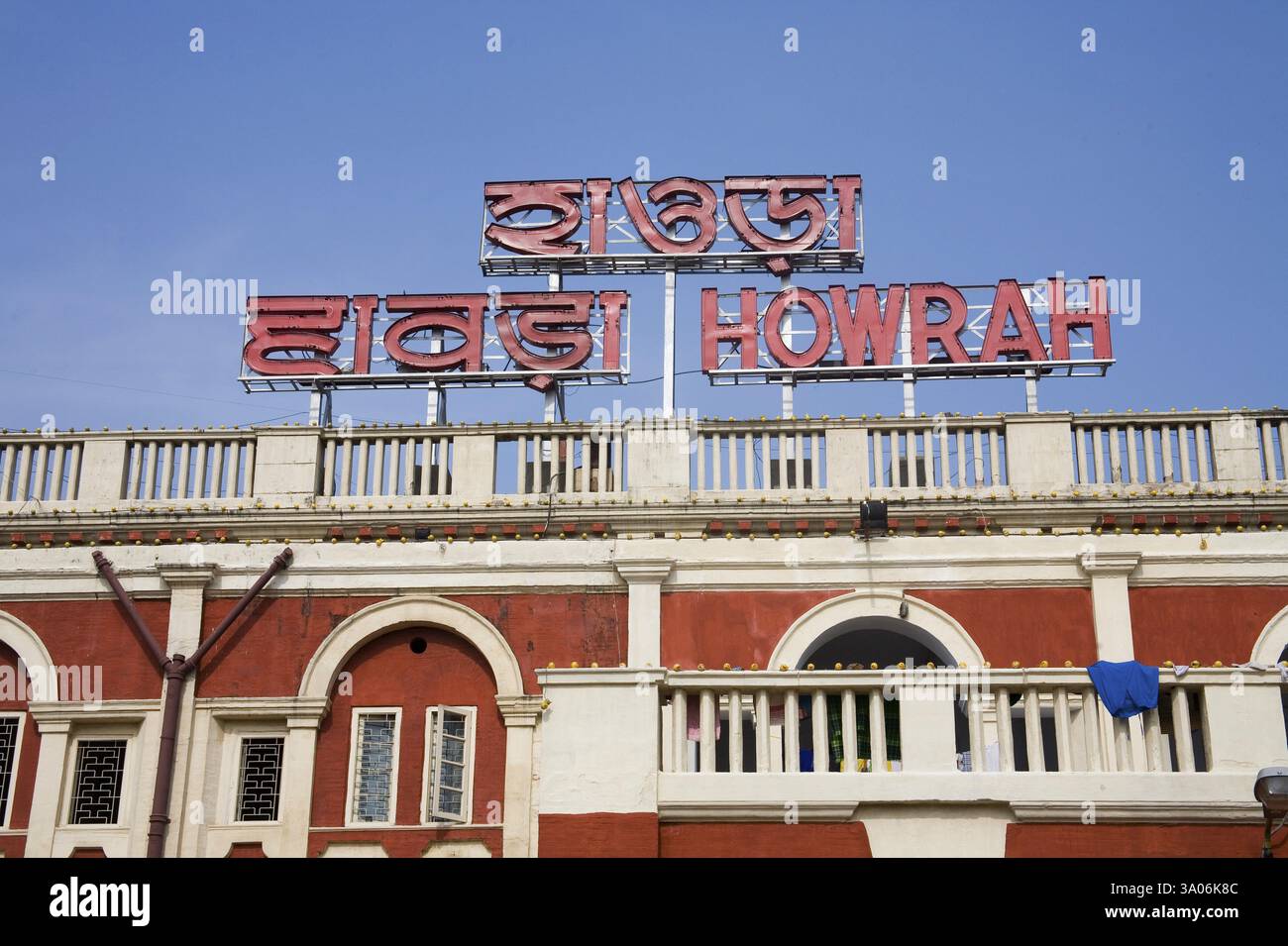 Exterior of Howrah Railway station, Calcutta Kolkata, West Bengal ...
