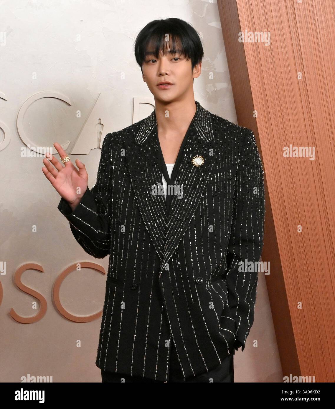 Los Angeles, United States. 02nd Mar, 2025. Rowoon arrives on the red ...