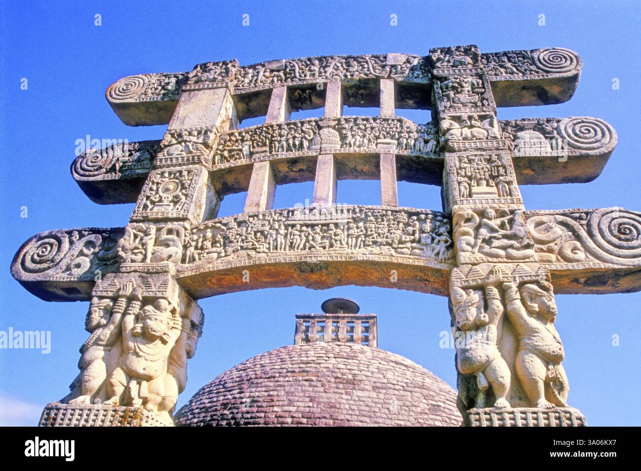 Sculpture and south gate of Buddhist stupa 3 of Mauryan King Ashoka of ...