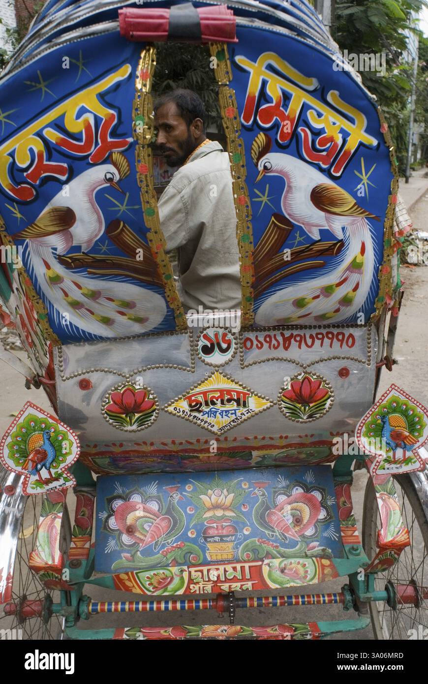 Cycle Rickshaw art-Bangladeshis unique and popular arts, the paintings and decoration on the ...