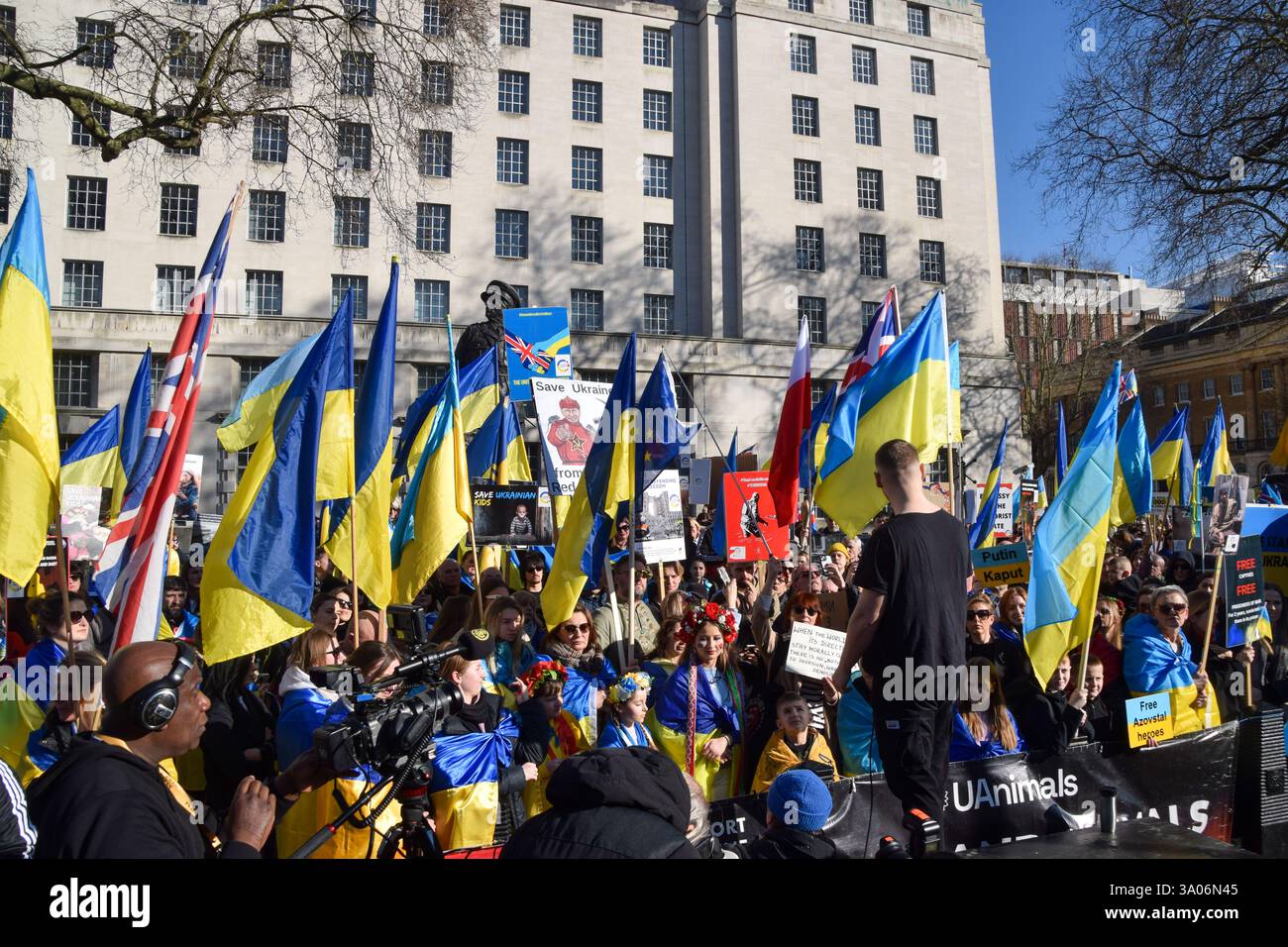 London, UK. 2nd March 2025. Supporters stage a rally for Ukraine ...