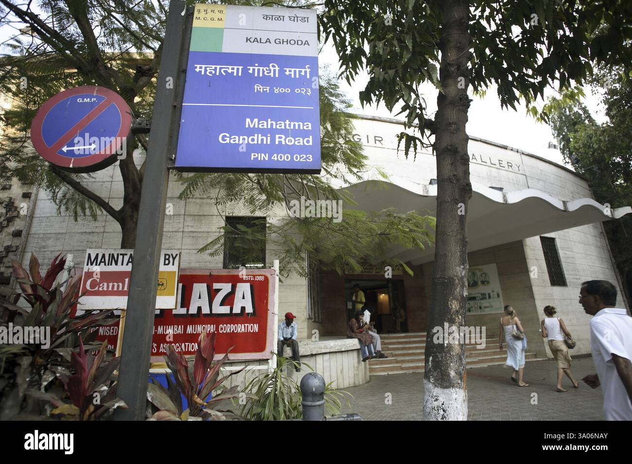 Kala Ghoda, Mahatma Gandhi Road, sign board outside Jehangir Art ...