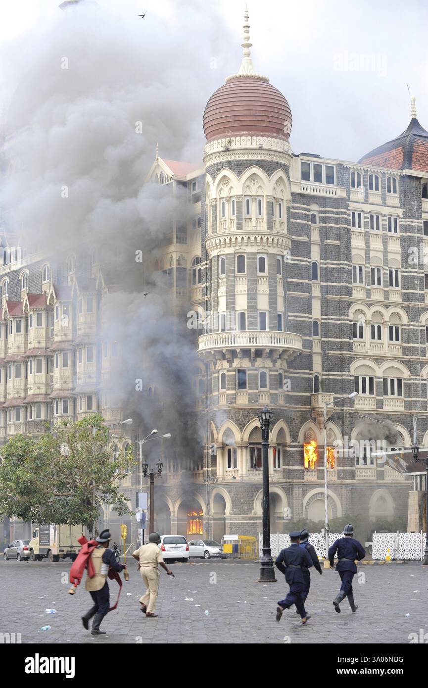 Fire inside the Taj Mahal hotel, after terrorist attack by Deccan ...