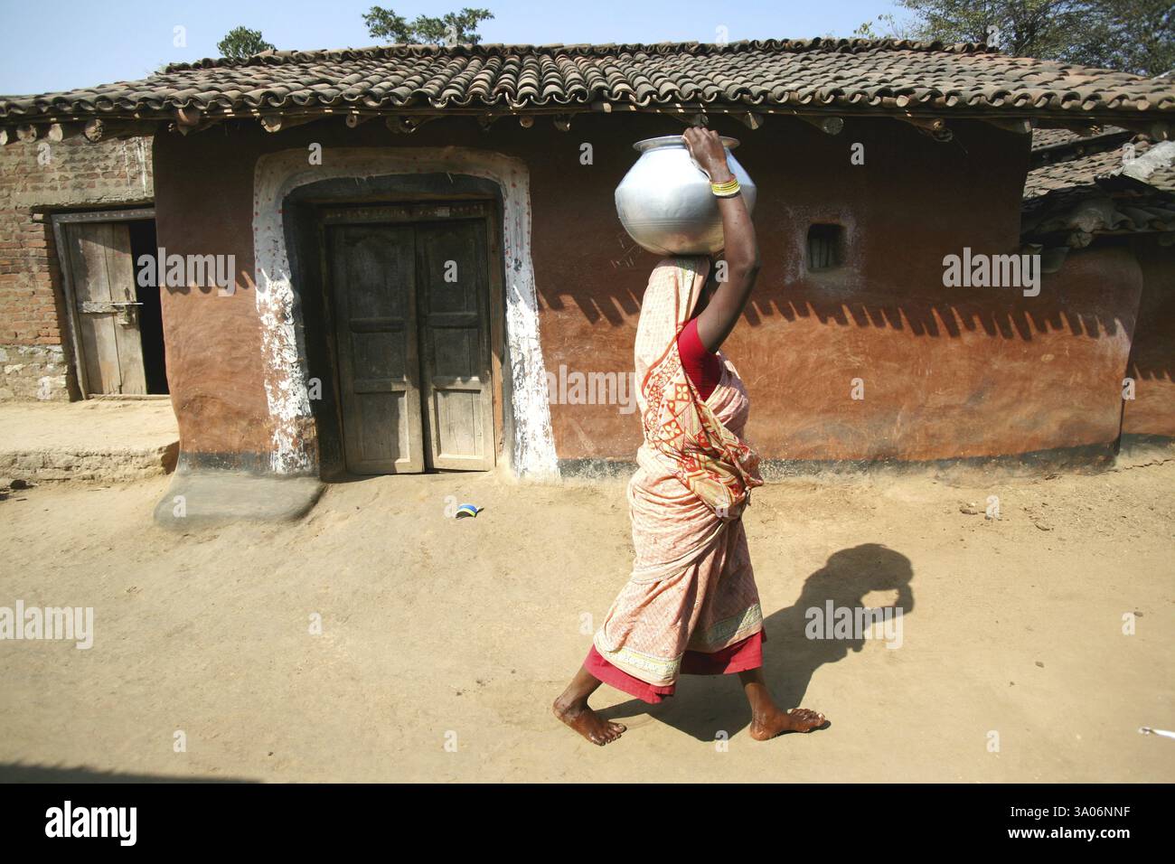 Lady carrying water in aluminium pot on her head in Jharkhand, India ...
