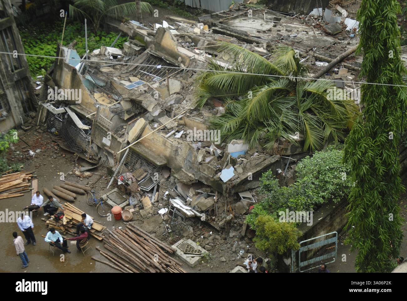 Twenty-five years old building collapsed after it developed cracks in ...