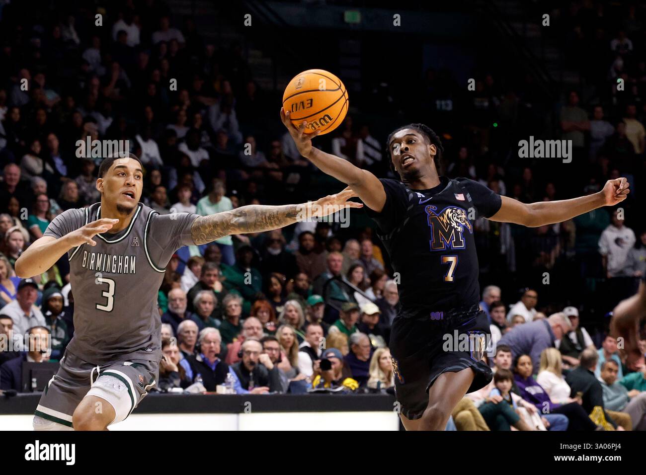 Memphis guard PJ Carter (7) steals the ball away on a pass attempt to ...