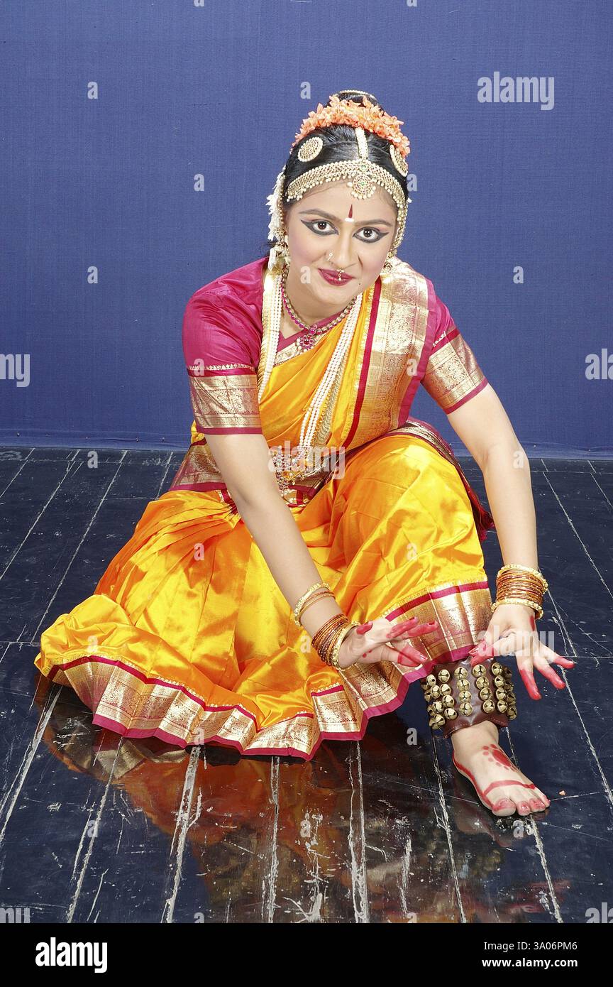 Bharatnatyam Indian Classical Dance, posture of wearing ghungru Stock Photo - Alamy