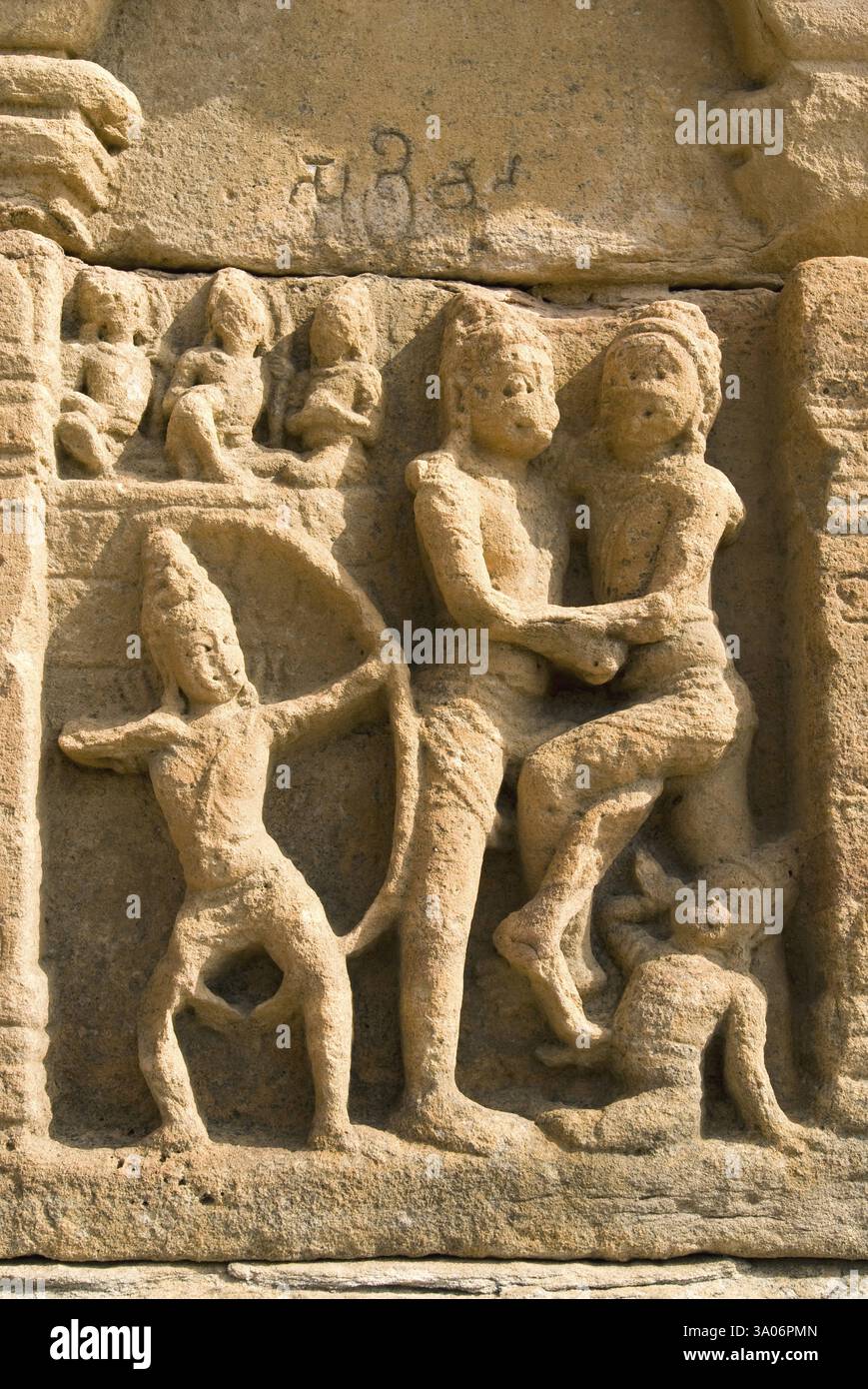 Vali-Sukriva fight, Rama bowing arrow, sculptures Papanatha temple ...