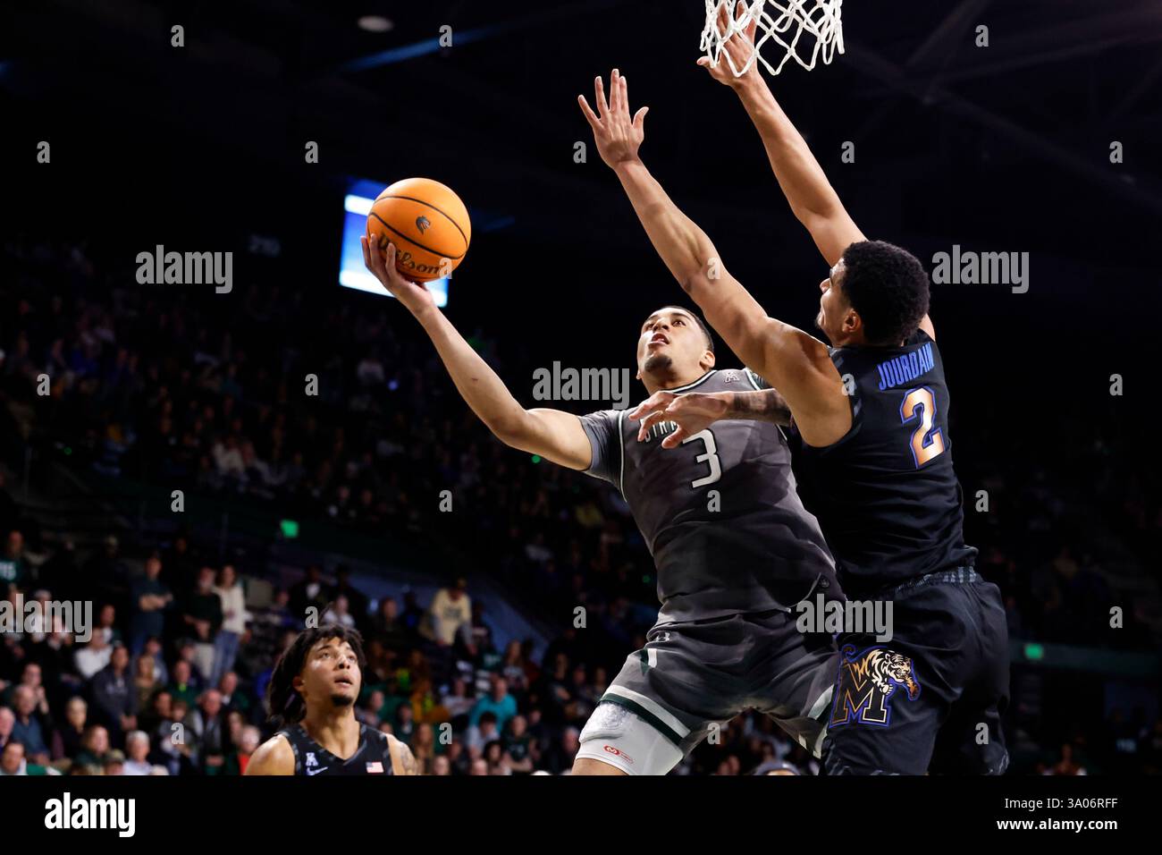 UAB forward Yaxel Lendeborg (3) puts up a shot around Memphis forward ...