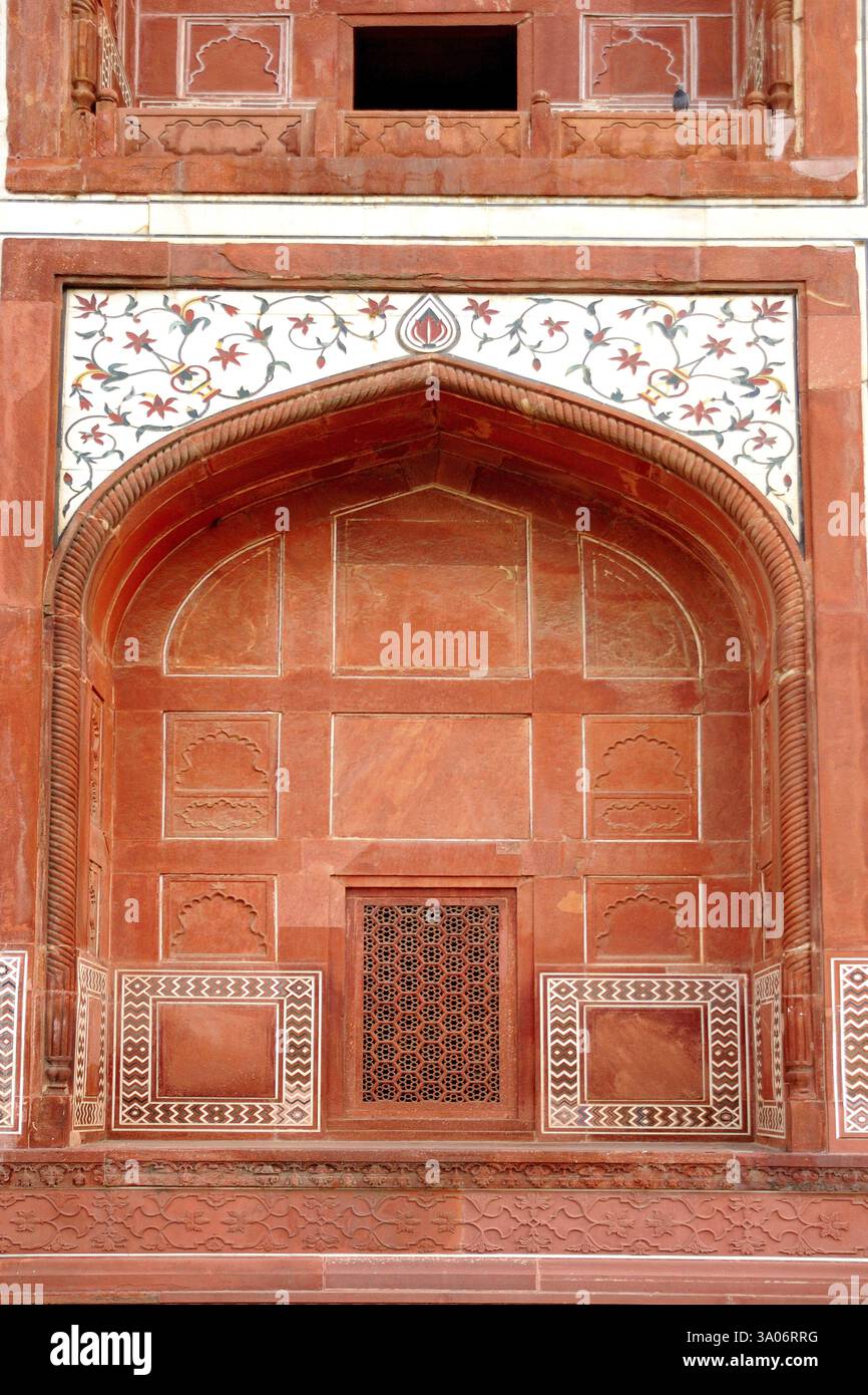 Taj mahal entrance gates hi-res stock photography and images - Alamy
