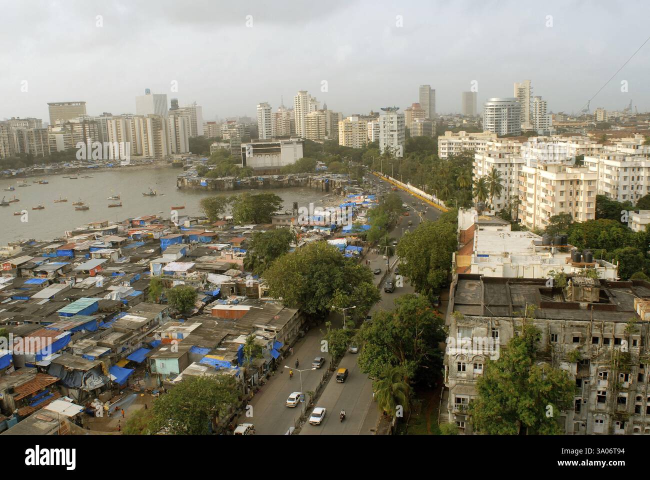 Mumbai slums skyline hi-res stock photography and images - Alamy