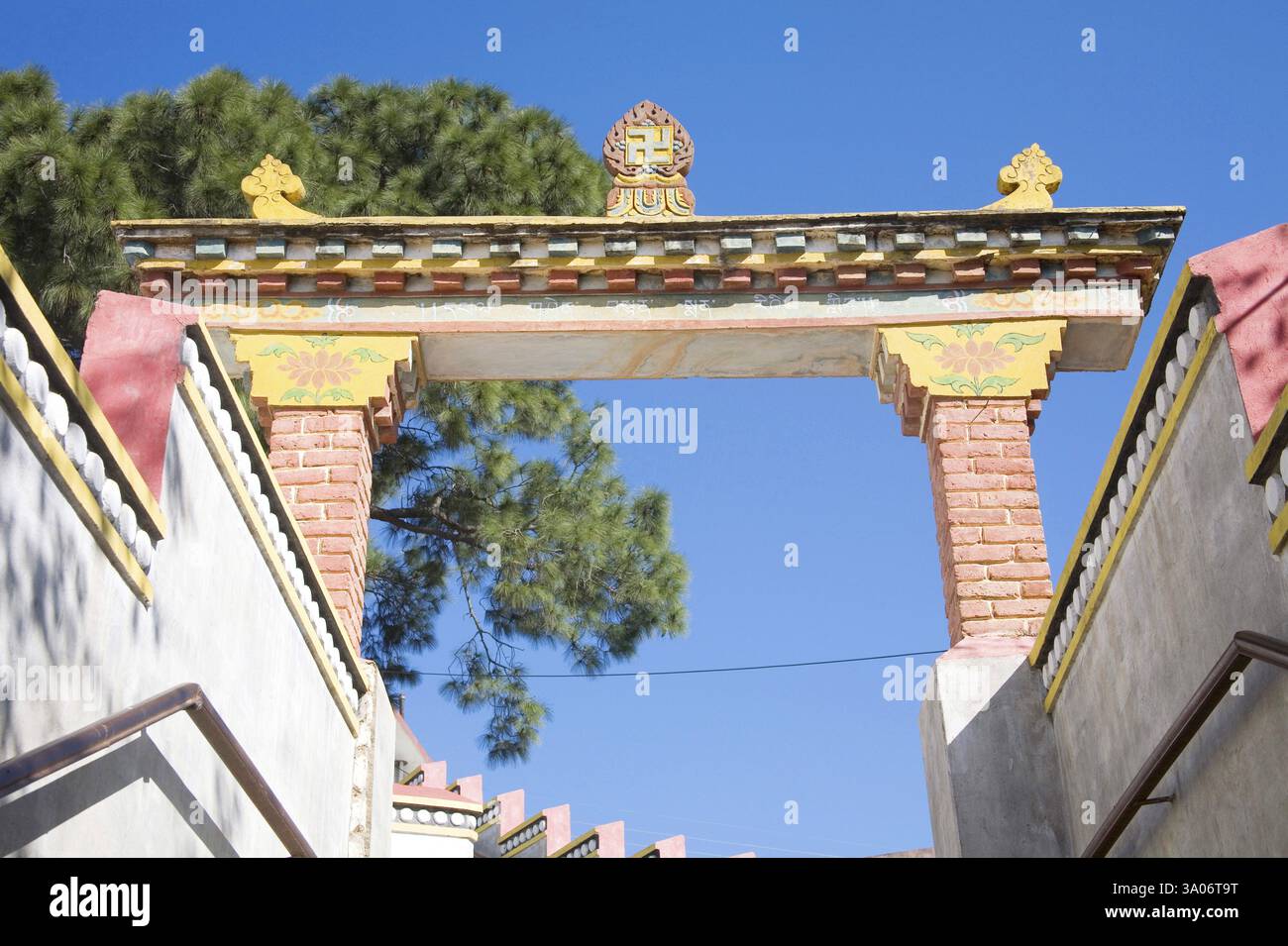 Gate, Tibetan architecture, Dulanji, Himachal Pradesh, India, Asia ...