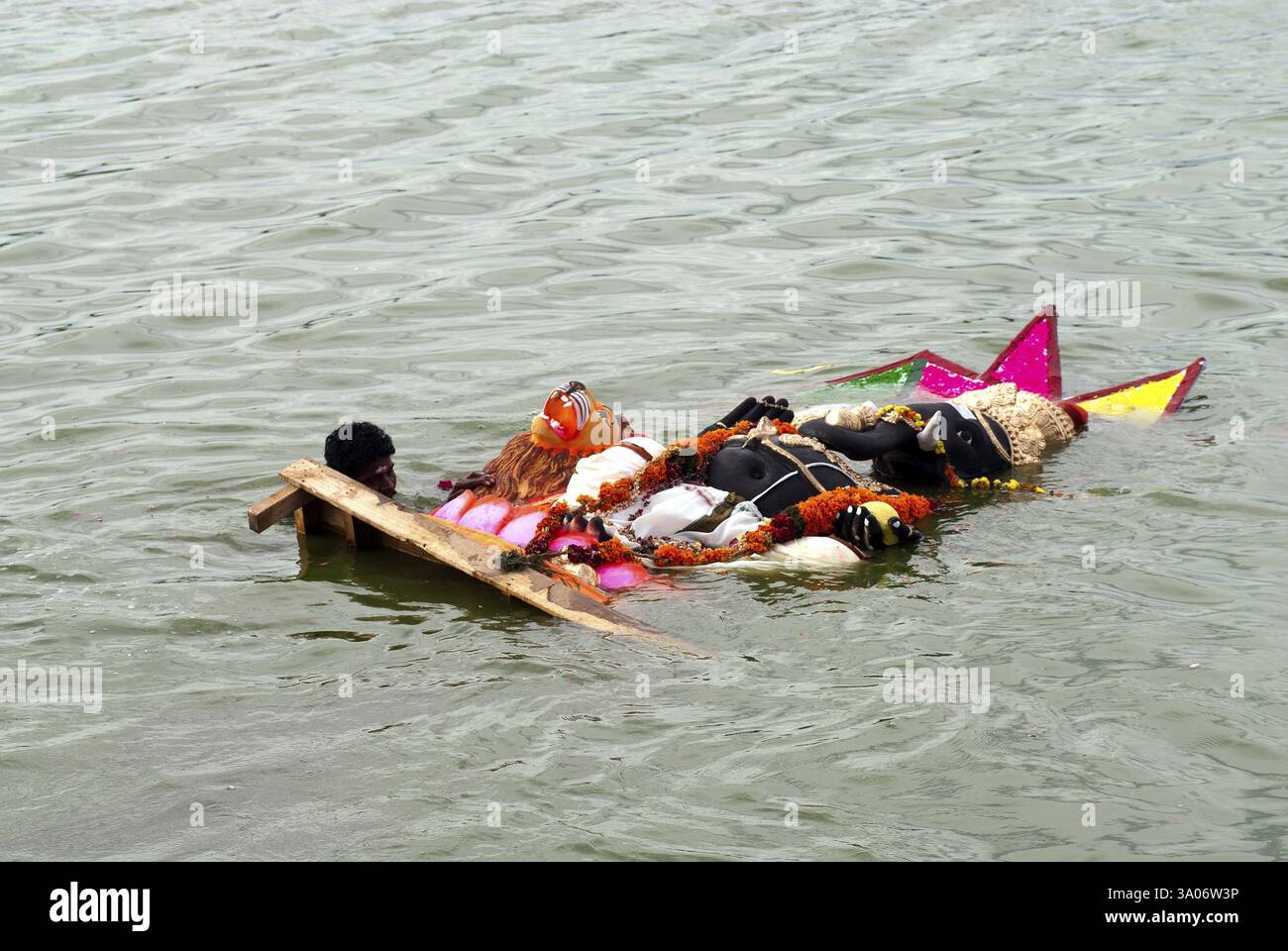 Lord ganesh immersion in muthannankulam tank, Coimbatore, Tamil Nadu ...