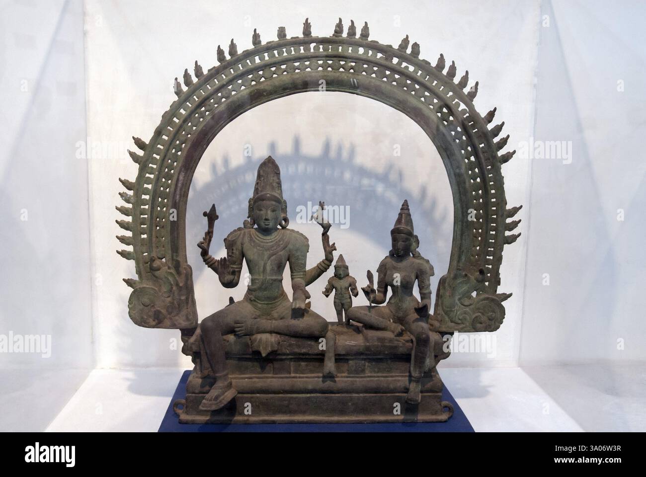 Bronze statue of somaskanda shiva parvati with skanda, Tamil Nadu ...