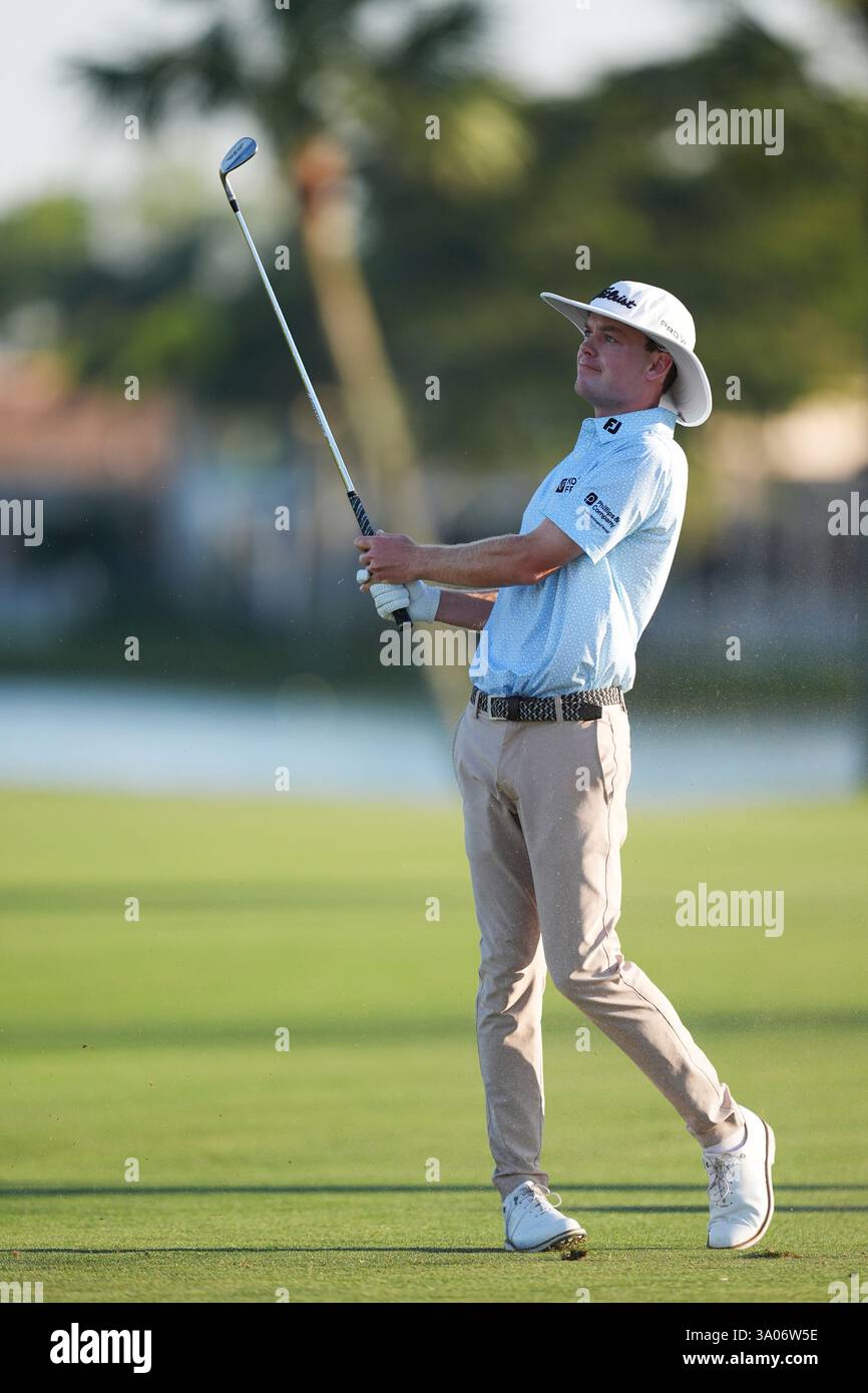 Joe Highsmith hits on the 18th hole during the final round of the ...