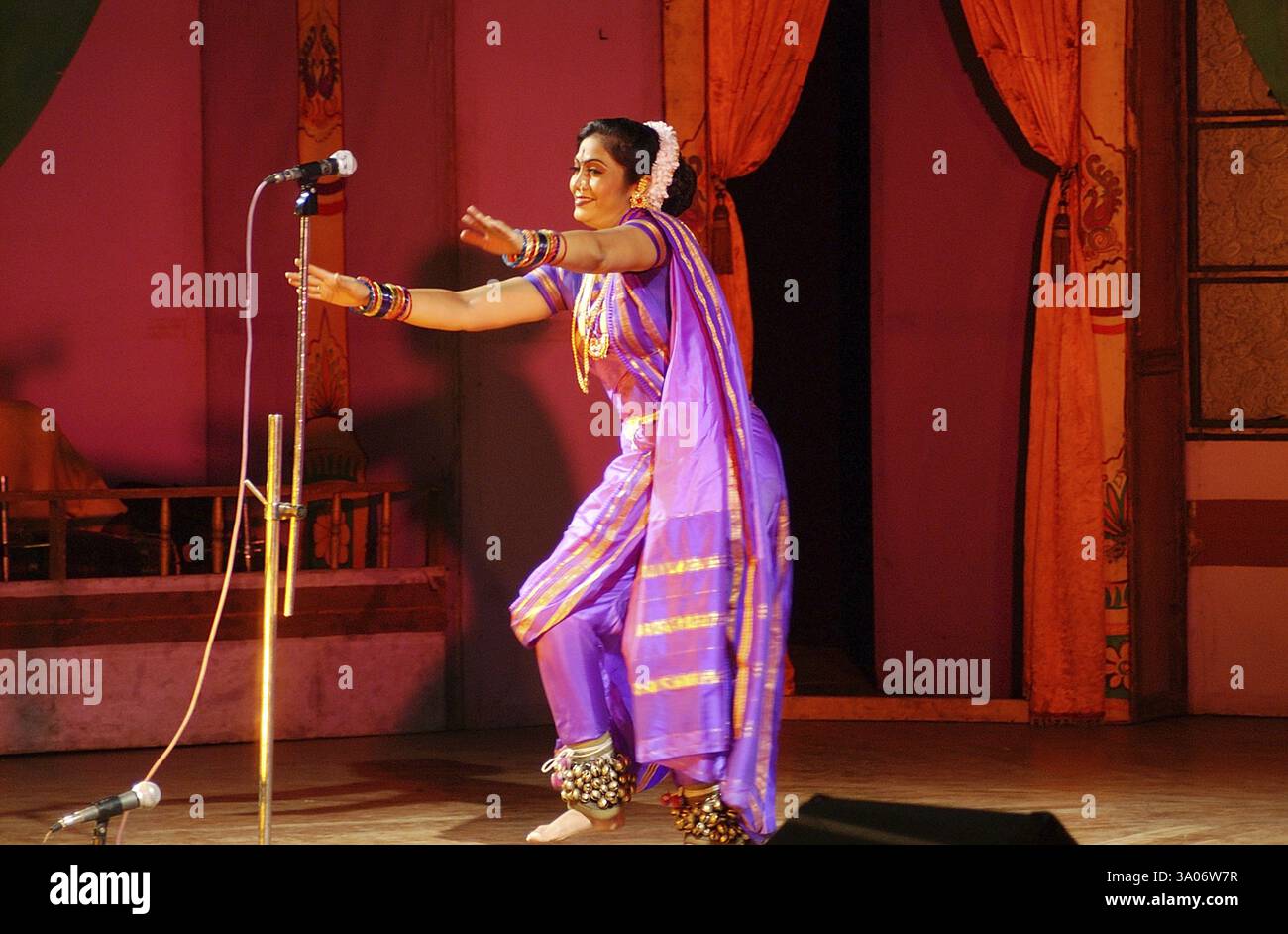 Lavni dance, traditional Maharashtrian dance Mumbai Bombay, Maharashtra ...