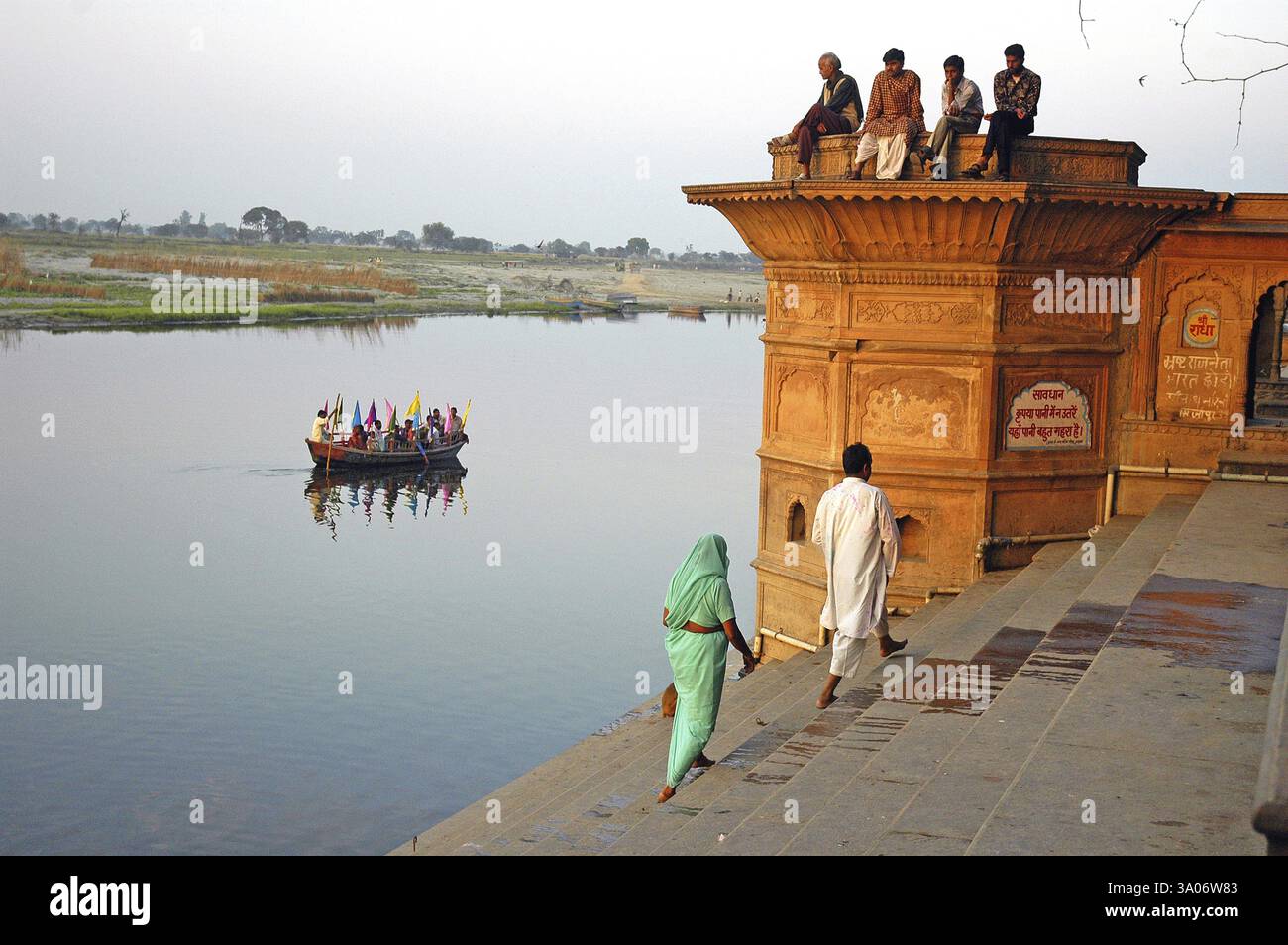 Pilgrims enjoying on banks of river Yamuna at sunset, Kesi ghat ...
