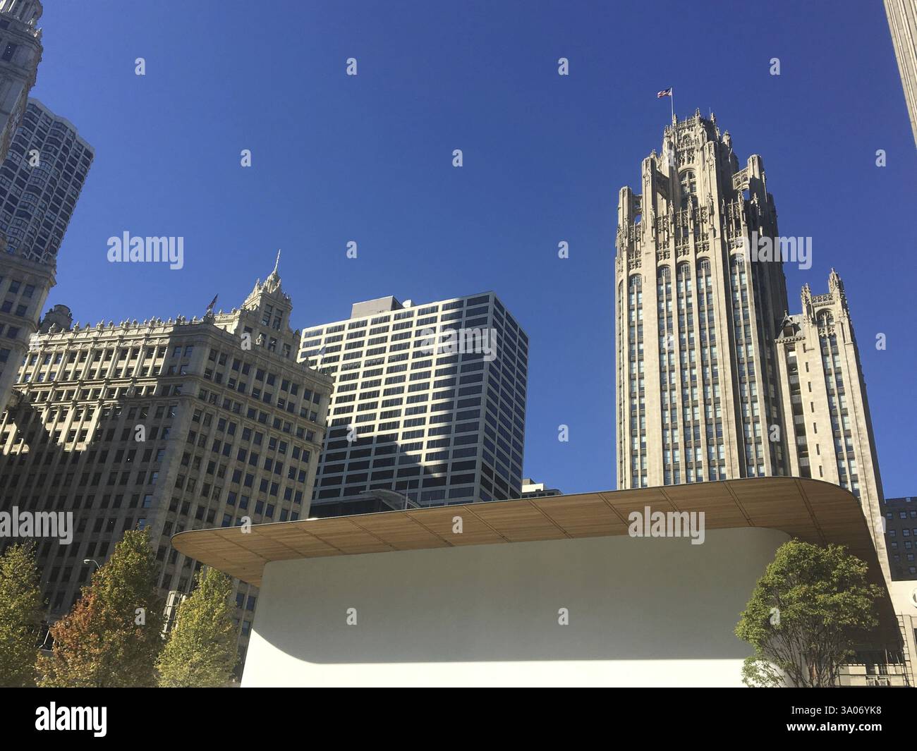 Historic and modern skyscrapers against a cloudless blue sky, chicago ...
