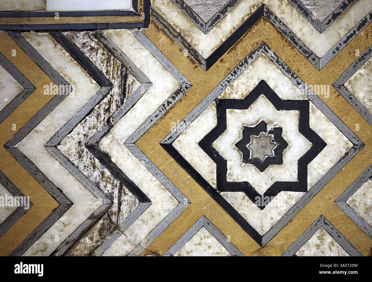 Colourful marble stone handwork in Taj Mahal, Agra, Uttar Pradesh ...