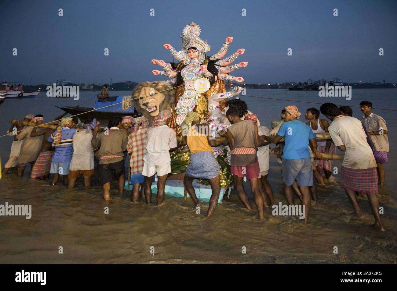 Farewell of the Durga Idol into the water of River Hooghly - Visarjan ...