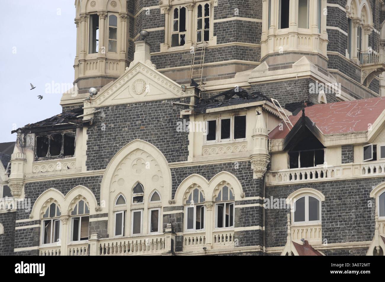Burn window of Taj Mahal hotel, after terrorist attack by Deccan ...