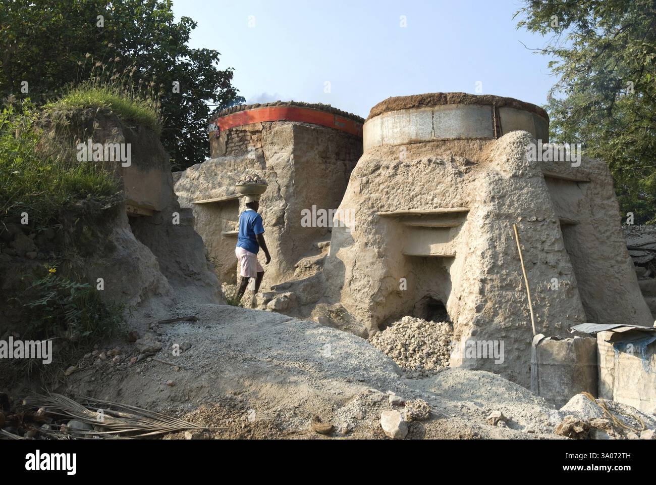 Sunnambu kalavai lime kiln at Pollachi, Coimbatore, Tamil Nadu, India ...