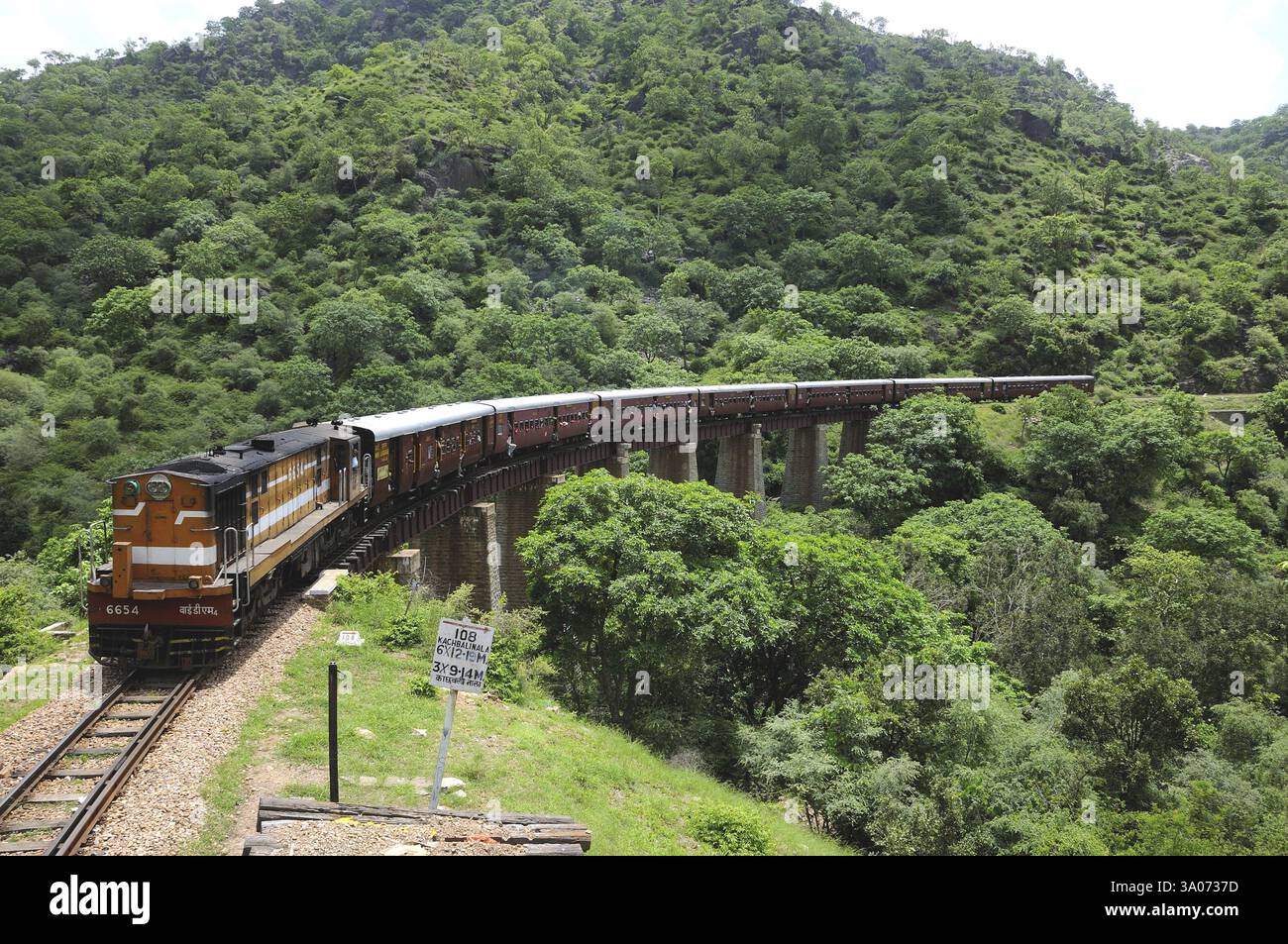 Train running on bridge, Goram ghat, Marwar Junction, Rajasthan, India ...