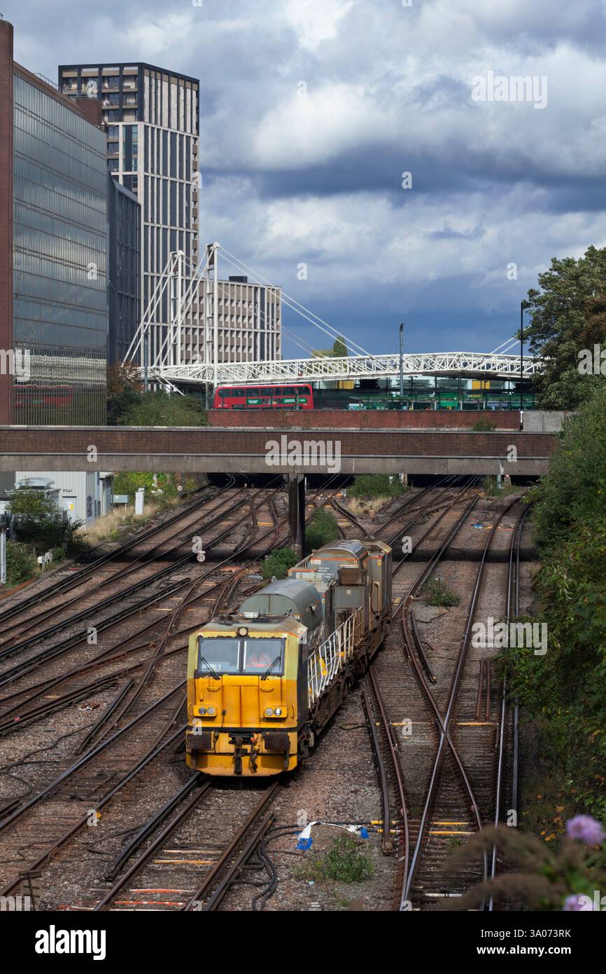 Network rail multi purpose vehicle hi-res stock photography and images ...