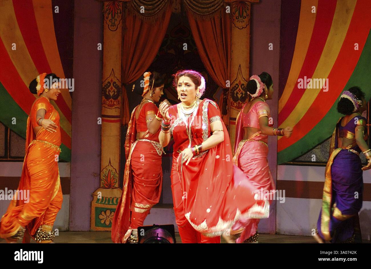 Lavni dance, traditional Maharashtrian dance Mumbai Bombay, Maharashtra ...