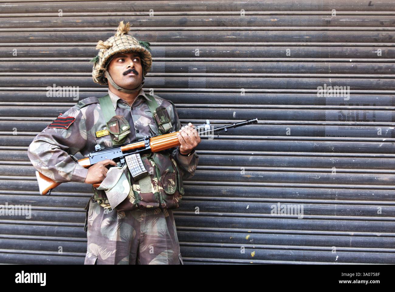 Military outside Taj Mahal hotel after terrorist attack by deccan ...