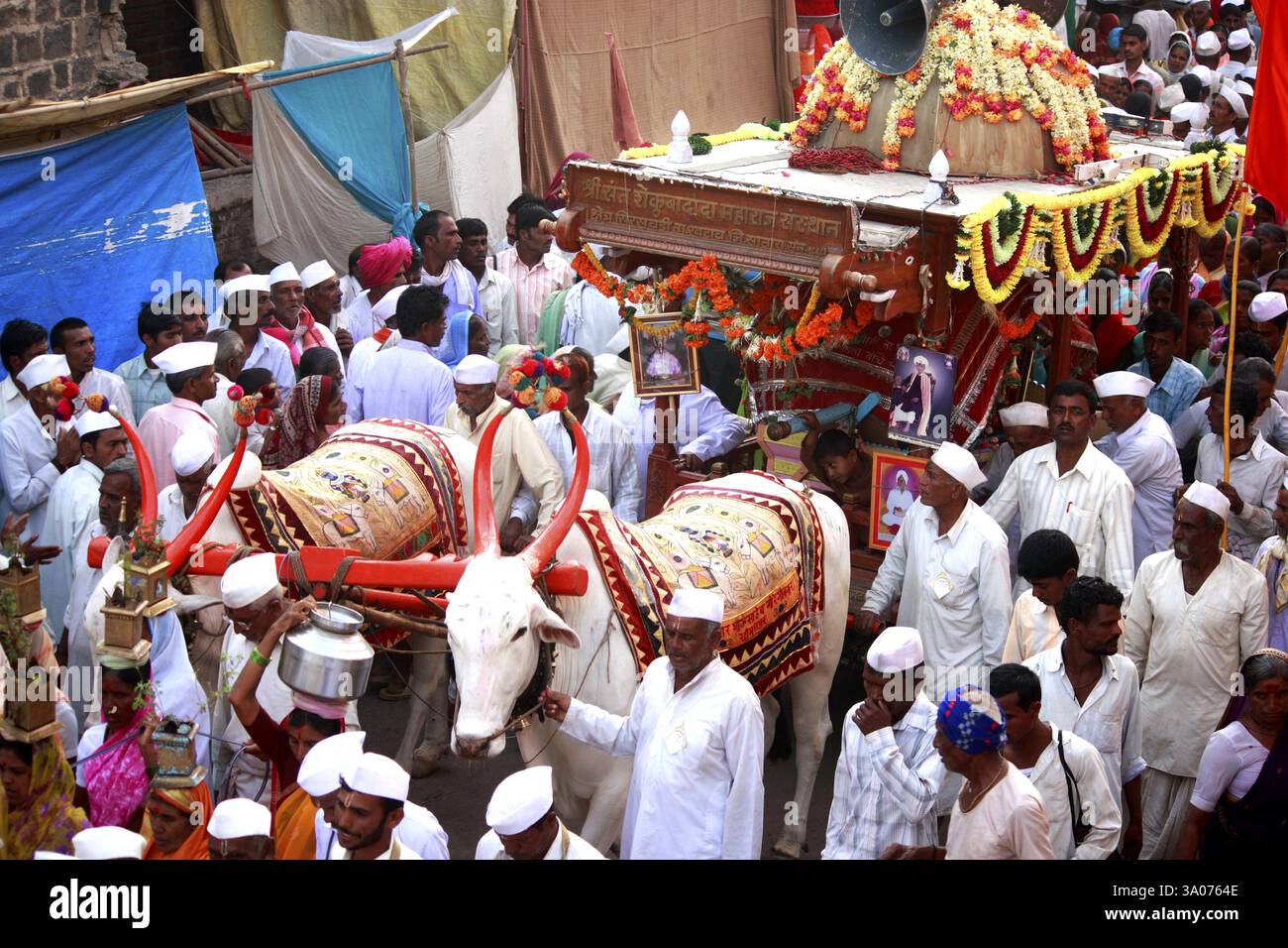 Varkari carried padukas to Pandharpur town on occasion of Ashadhi ...