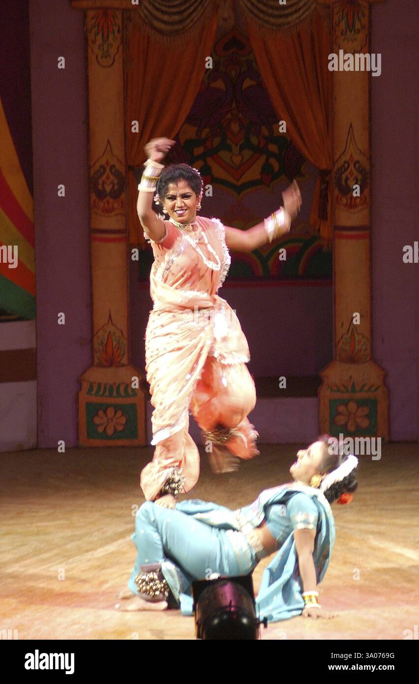 Lavni dance, traditional Maharashtrian dance Mumbai Bombay, Maharashtra ...