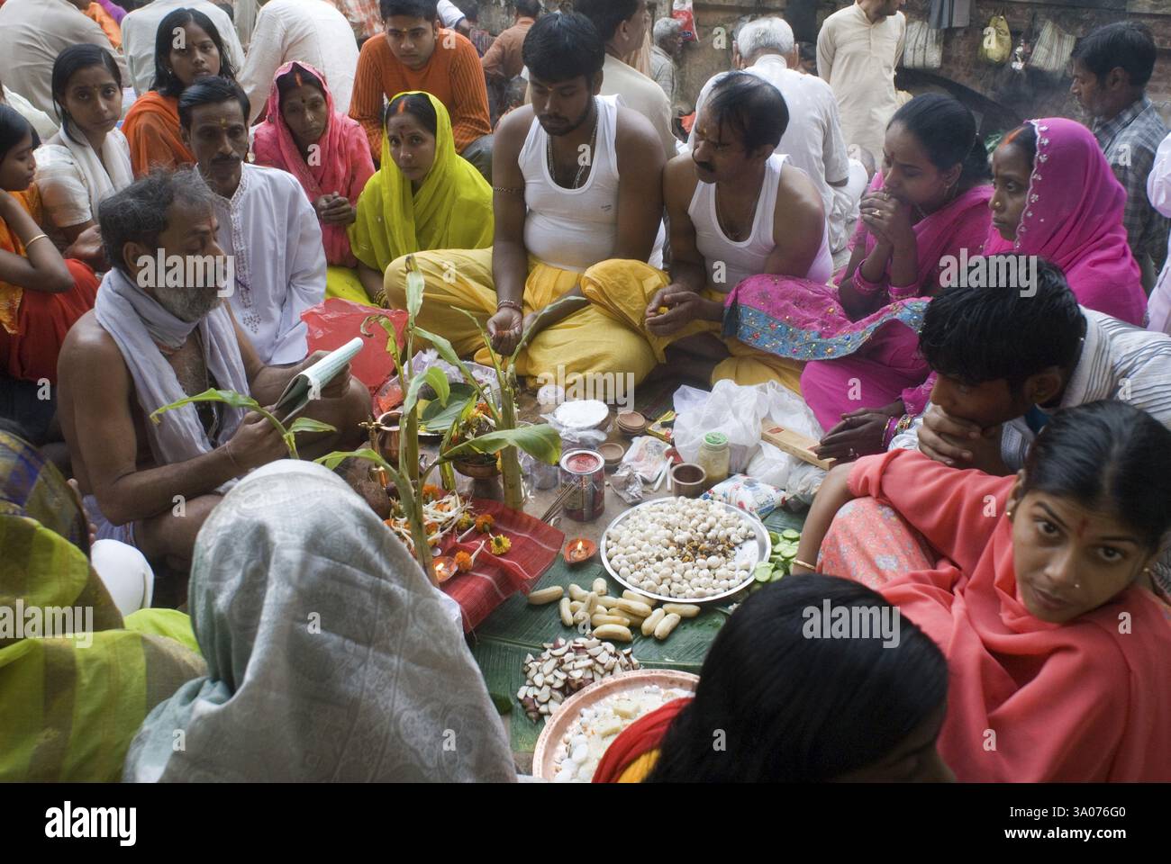 Brahmin reading scripture and performing satya narayan pooja at Babu ...