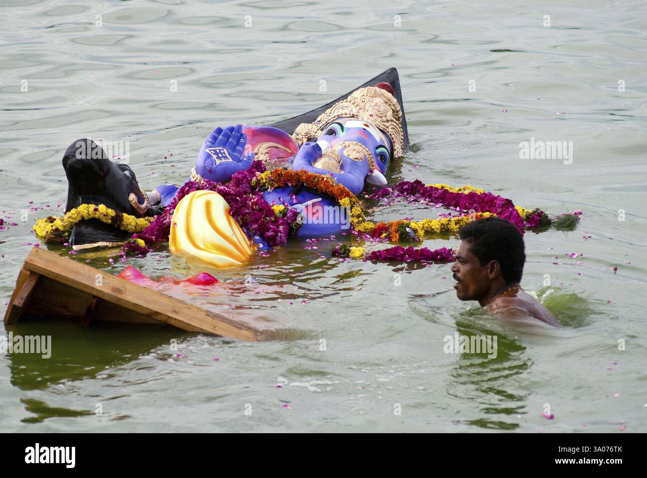 Lord ganesh immersion in muthannankulam tank, Coimbatore, Tamil Nadu ...