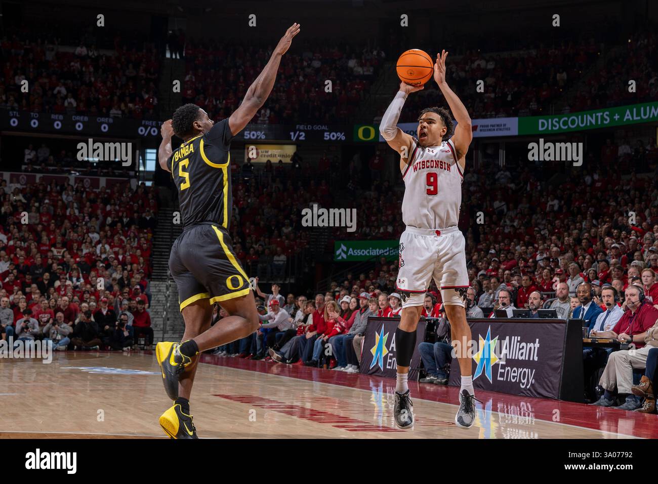 Wisconsin Badgers guard John Tonje (9) shoots the ball during a Big Ten ...
