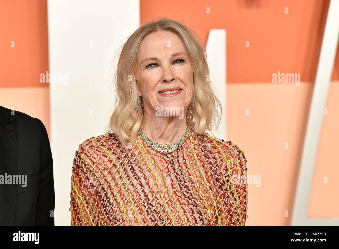 Catherine O'Hara arrives at the Vanity Fair Oscar Party on Sunday ...